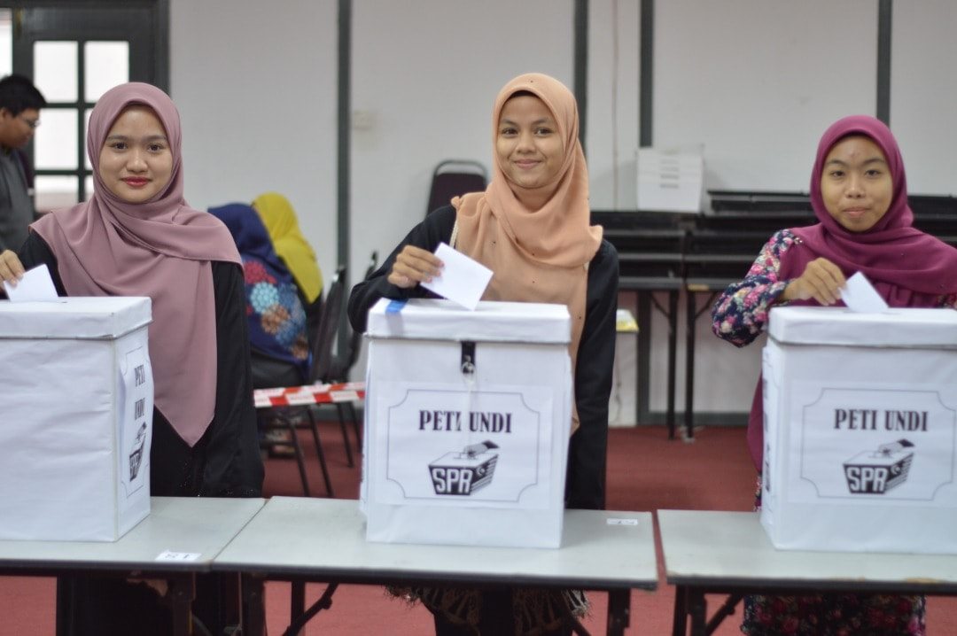 PILIHAN RAYA KAMPUS PILIHAN RAYA KAMPUS